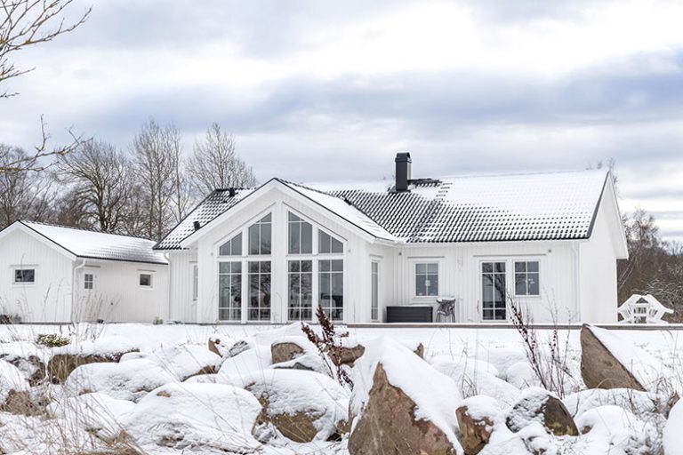 Enplanshuset i lösvirke är 70-plussarnas drömhus - Alingsås Huspaket